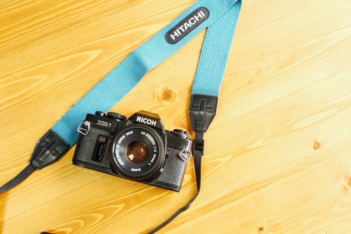 HITACHI blue strap – Ein Camera